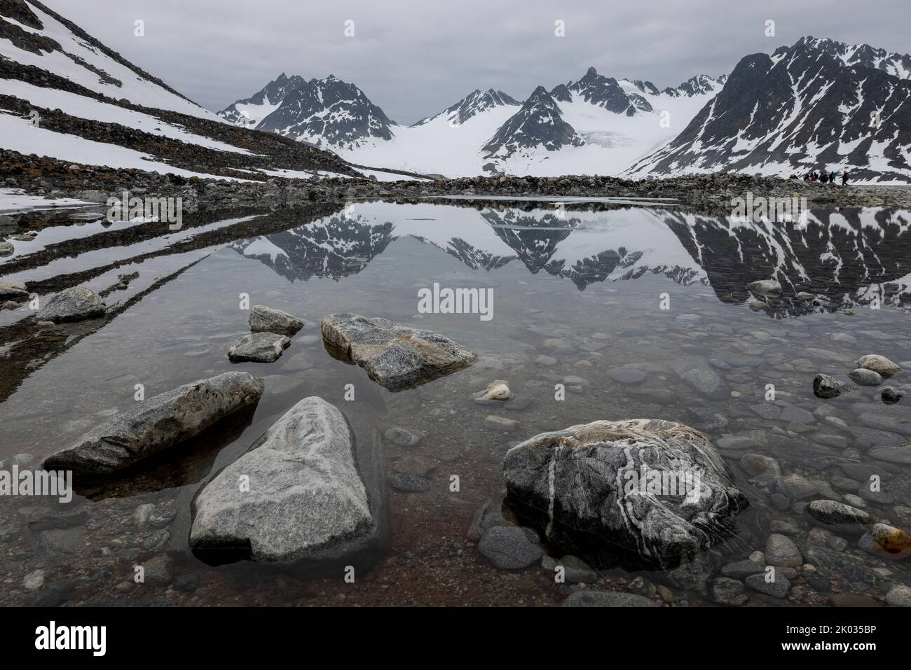 Un bassin d'eau de fonte Banque de photographies et d’images à haute ...