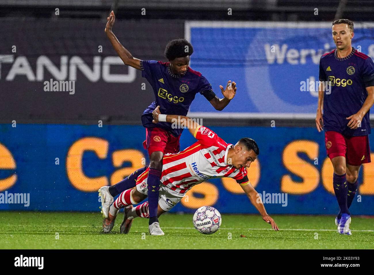 OSS, PAYS-BAS - SEPTEMBRE 9: Arjany Martha d'Ajax U23, Justin Mathieu ...