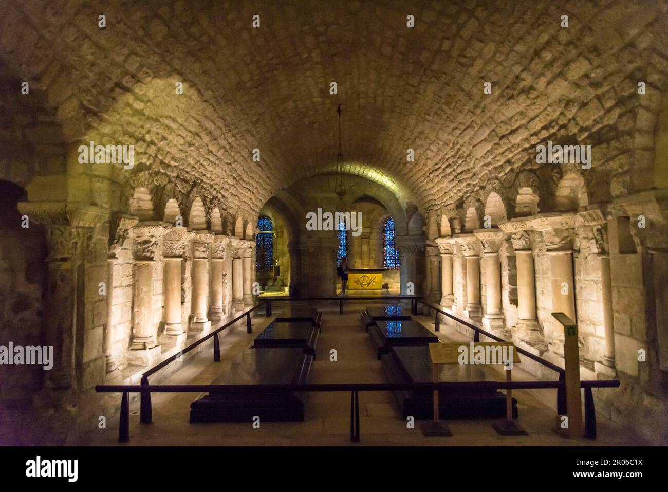 La crypte archéologique (8th siècle) reconstruite par Suger (12th c ...