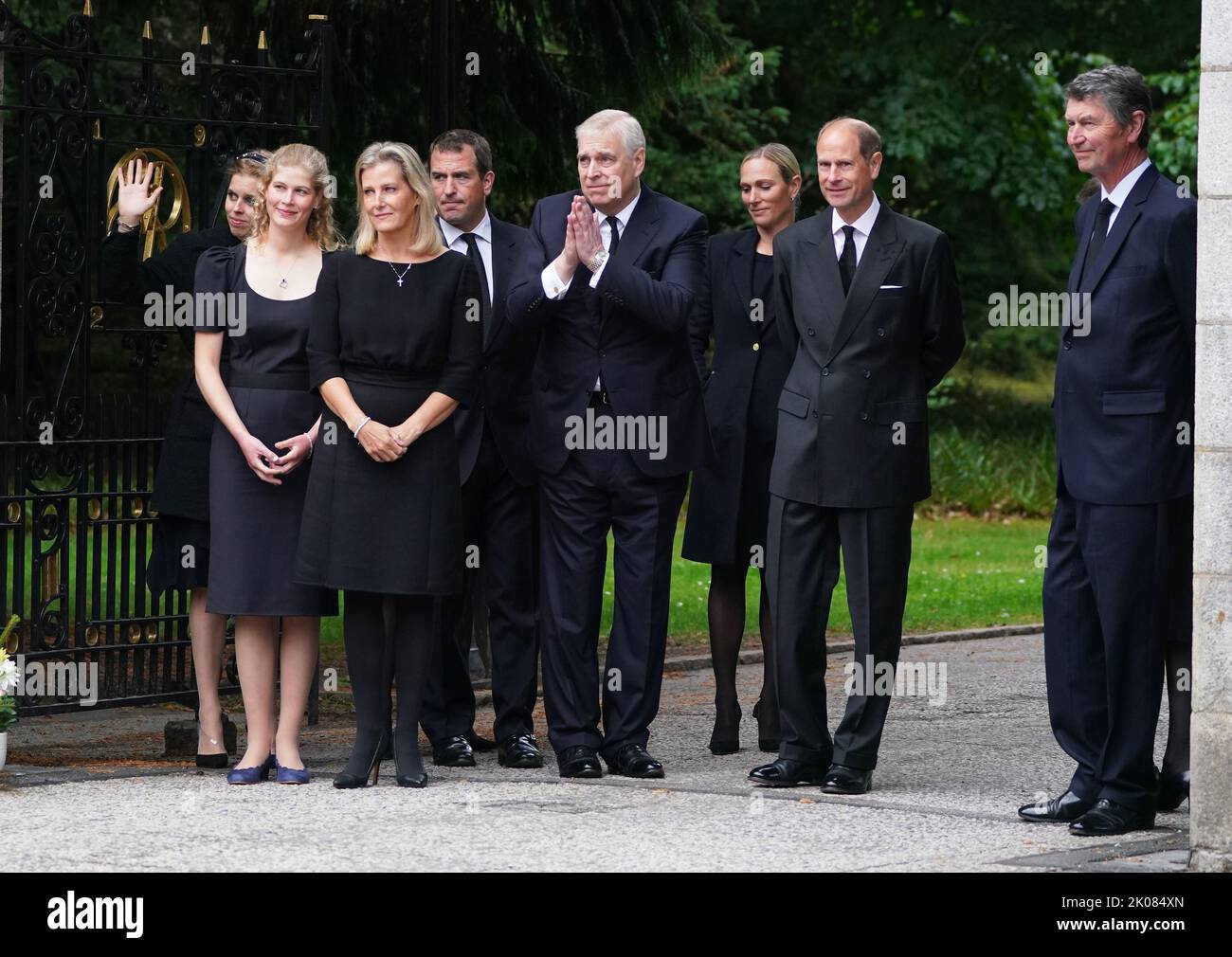 (Gauche-droite) la princesse Beatrice, Lady Louise Windsor, la comtesse ...
