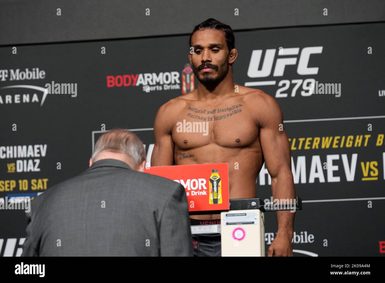 LAS VEGAS, NV - 9 septembre: Darian Weeks pas sur la balance pour les ...