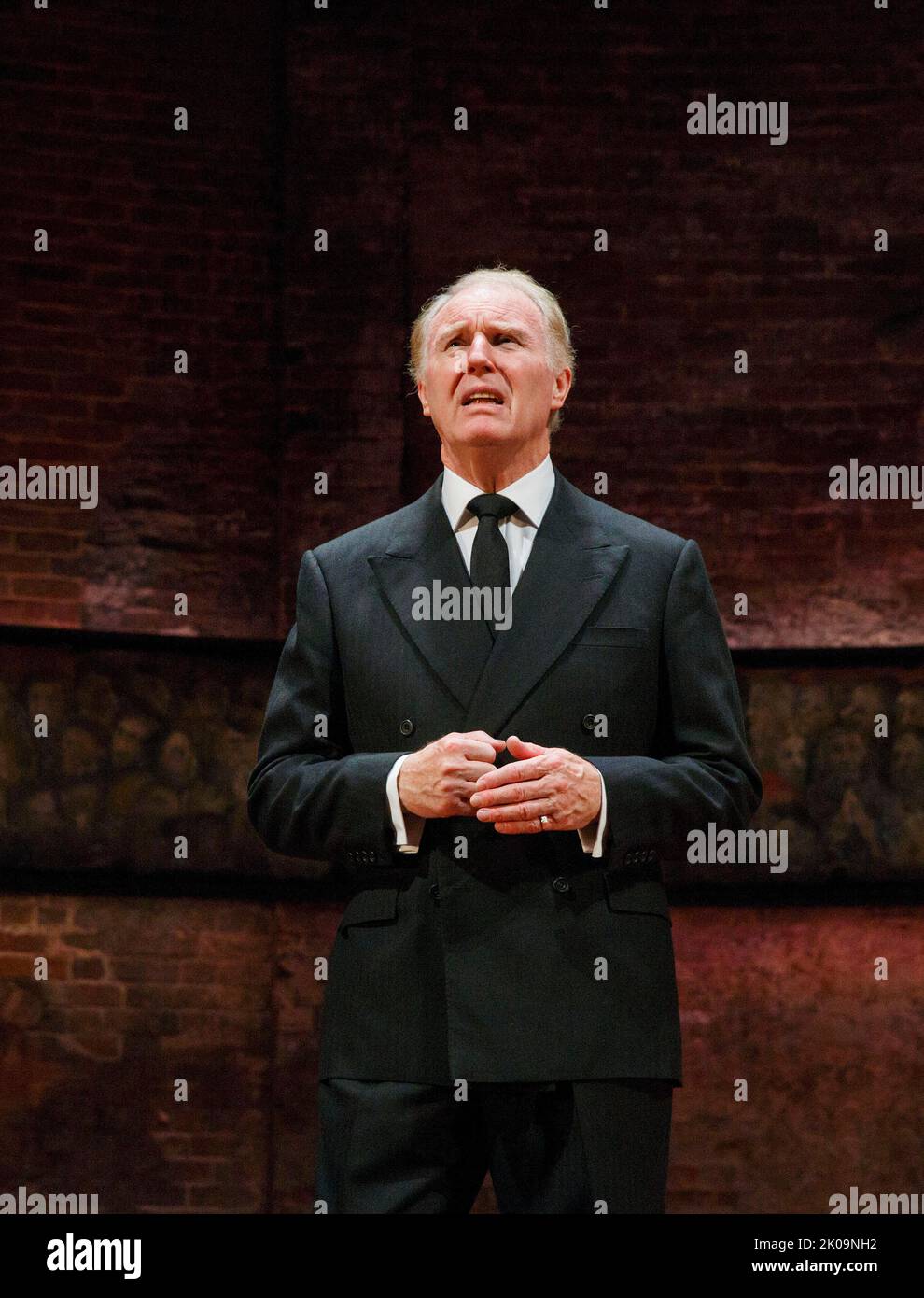 Tim Pigott-Smith (roi Charles III) dans LE ROI CHARLES III par Mike ...