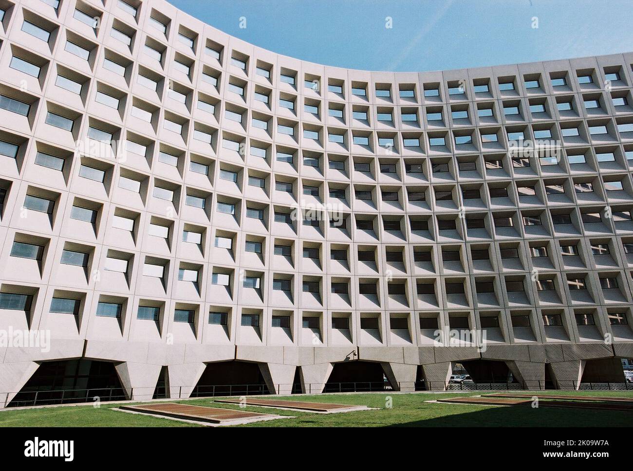 Bâtiment du siège social HUD: Vues extérieures - immeuble du siège ...