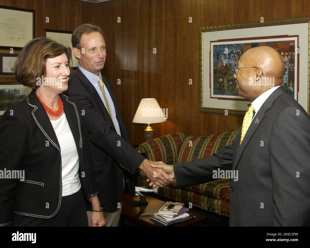 La secrétaire Alphonso Jackson avec Karen et Rick Proctor. Le ...
