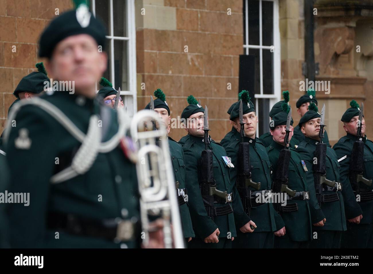 Les membres du bataillon 2nd du Royal Irish Regiment lors d'une cérémonie de proclamation d ...