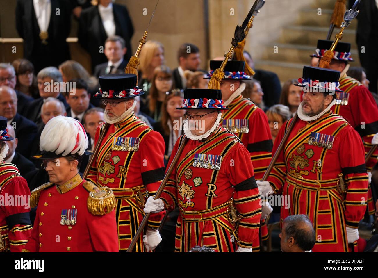 La Garde du corps du roi des Yéomen de la garde avant l'arrivée du roi Charles III et de la ...