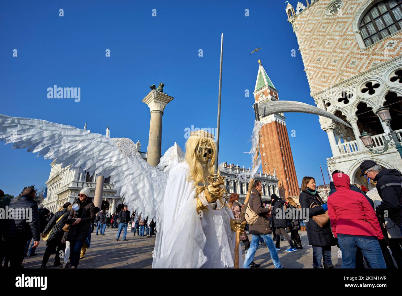 Masques au carnaval de venise place st marc Banque de photographies et d’images à haute ...