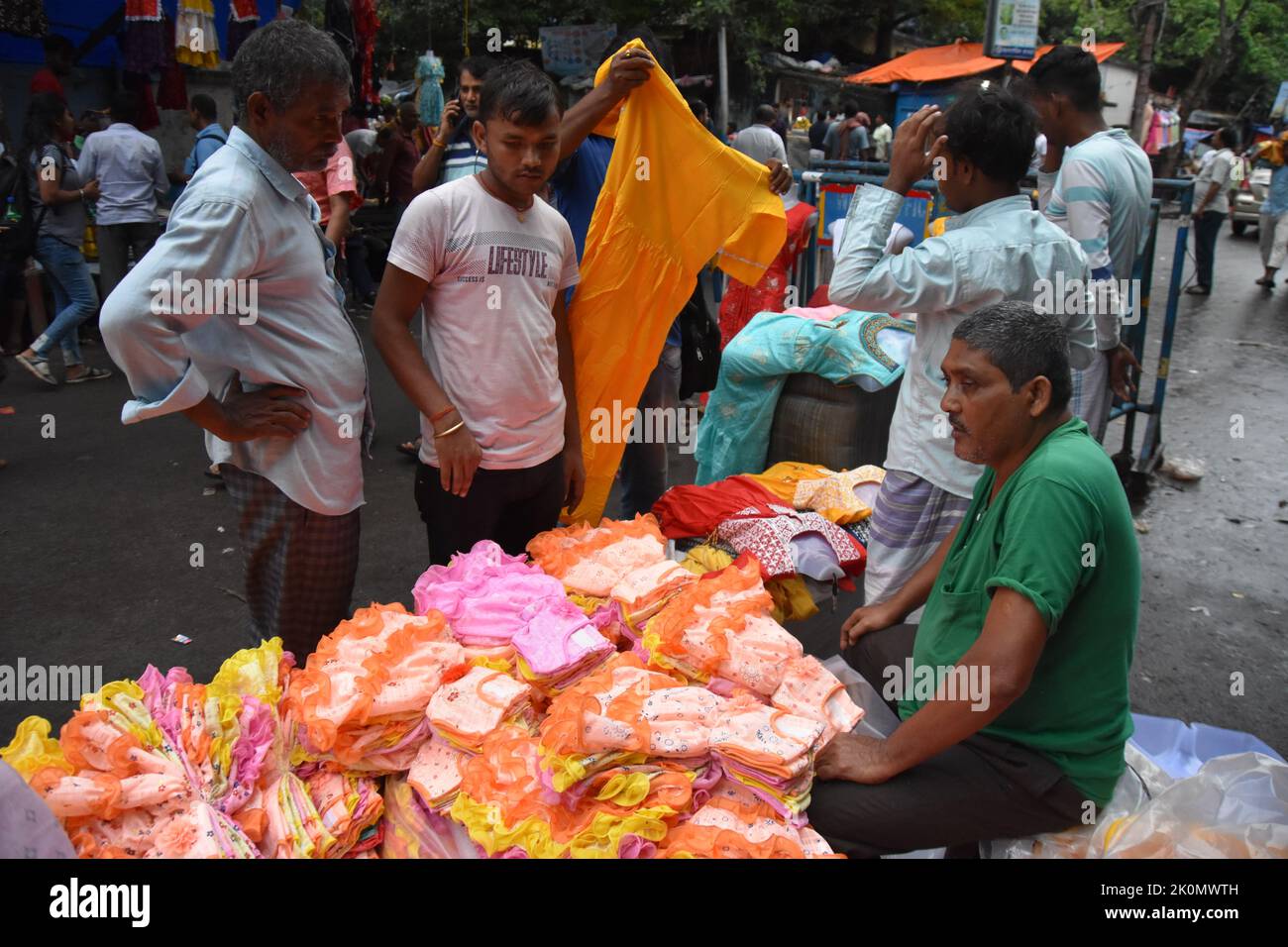 Howrah, Bengale-Occidental, Inde. 12th septembre 2022. Mangla Haat sur la route est l'un des ...