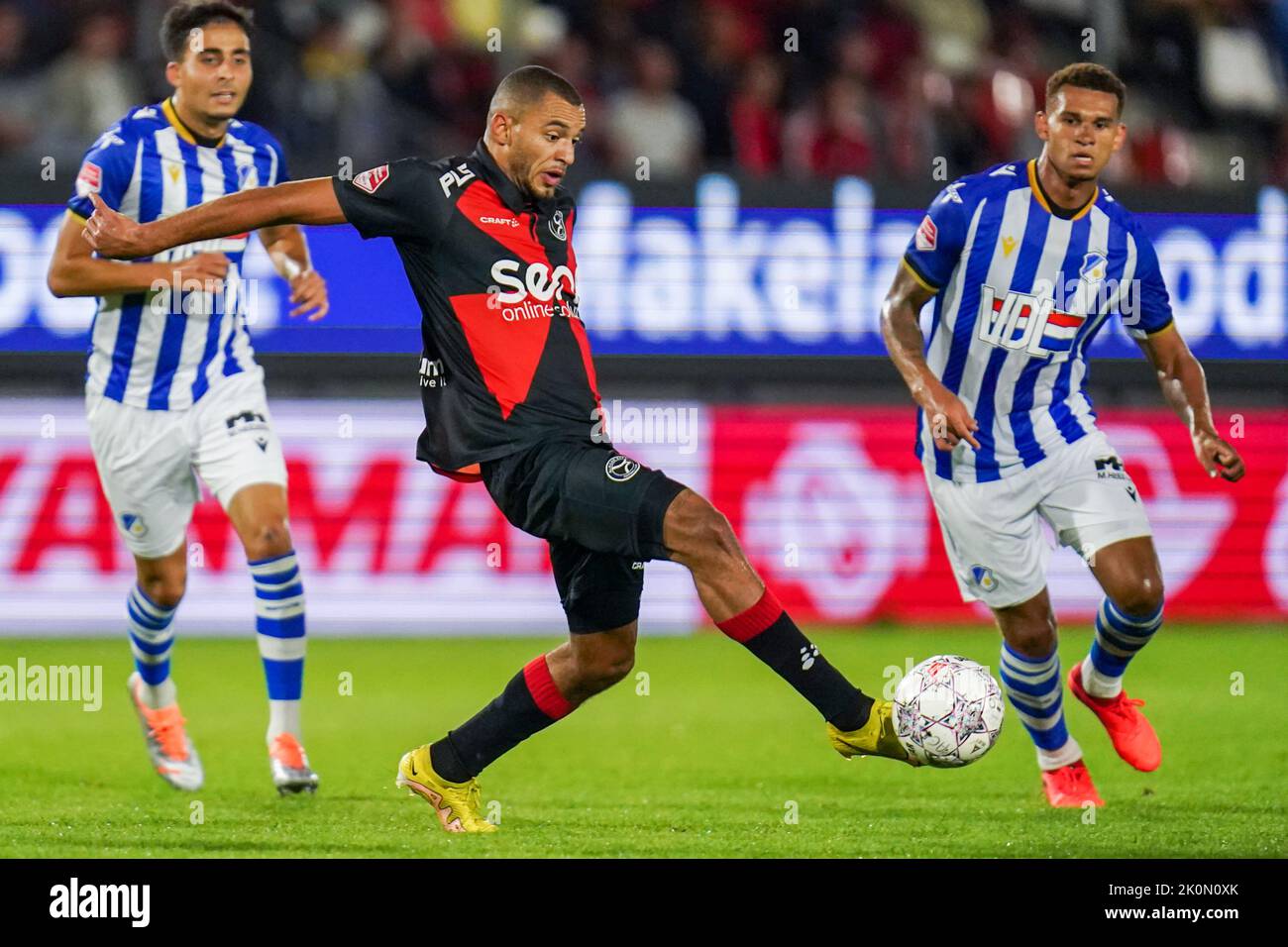 ALMERE, PAYS-BAS - SEPTEMBRE 12 : Jeredy Hilterman de la ville d'Almere ...