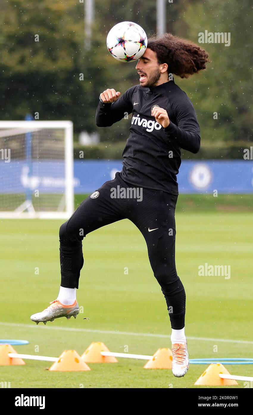 Marc Cucurella de Chelsea pendant une séance de formation au Cobham ...