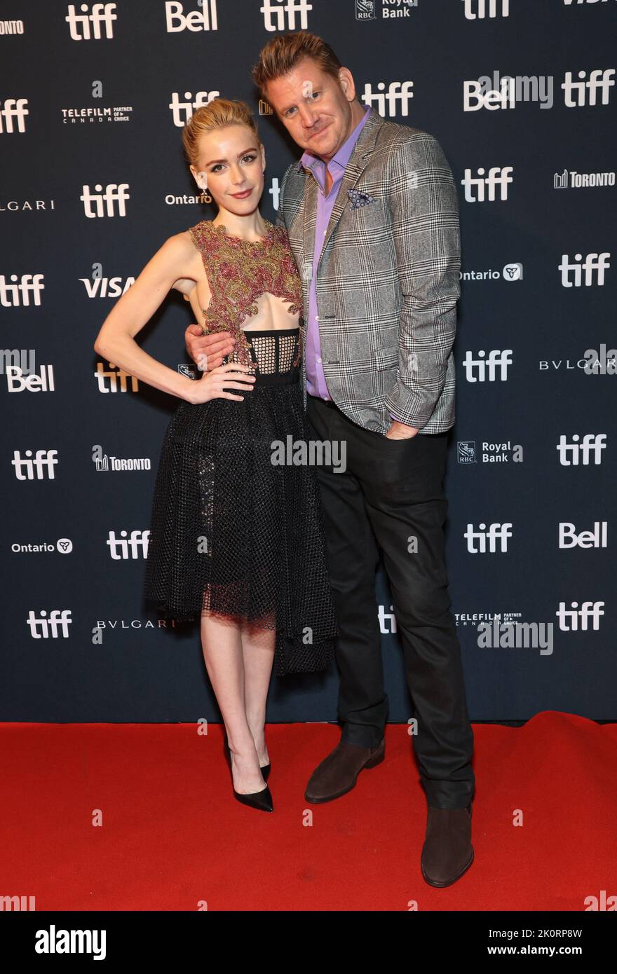 Kiernan Shipka et Dash Mihok arrivent à la première « Wildflower » lors ...