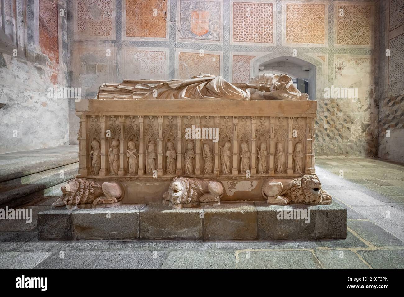 Le tombeau de l'archevêque D. Gonçalo Pereira dans la chapelle de la ...