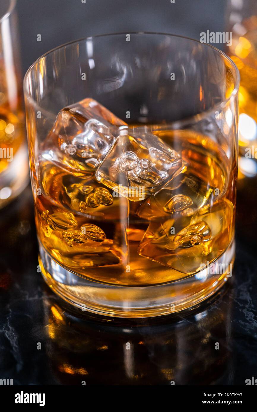 Scotch on the rocks Banque de photographies et d’images à haute résolution - Alamy