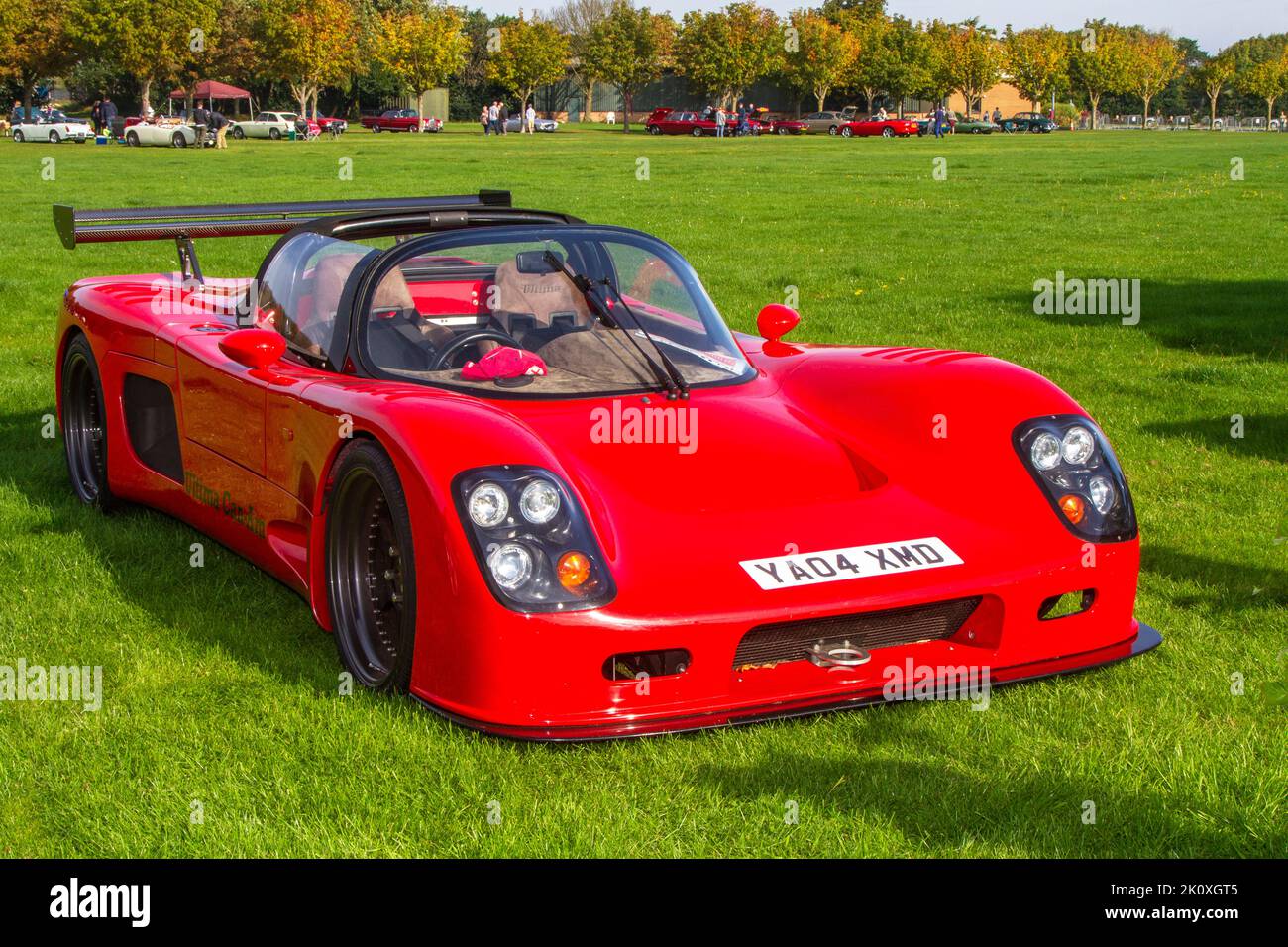 2004 Red ULTIMA CAN-AM 6200cc roadster à toit ouvert à Southport ...