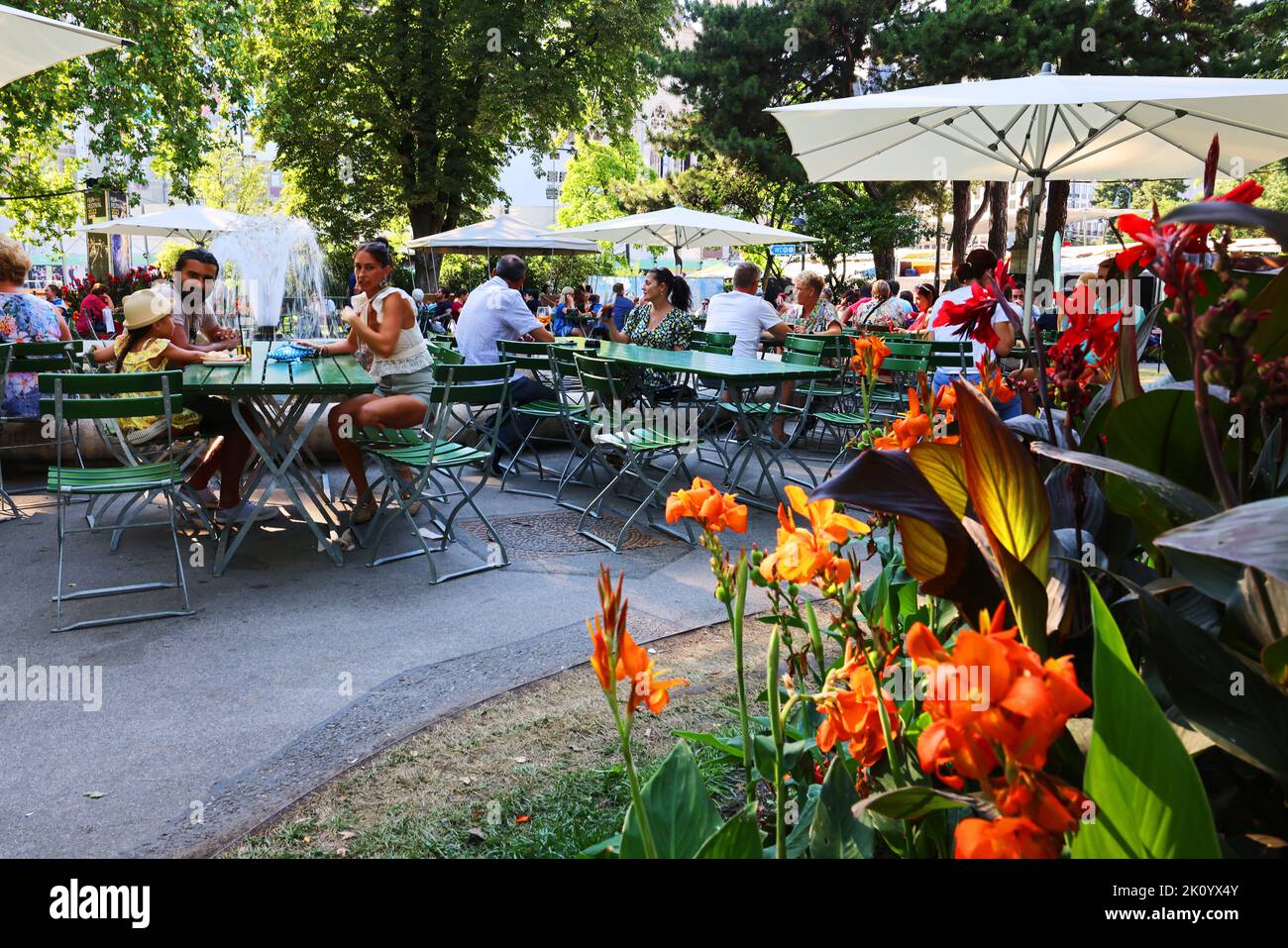 Wien biergarten Banque de photographies et d’images à haute résolution ...