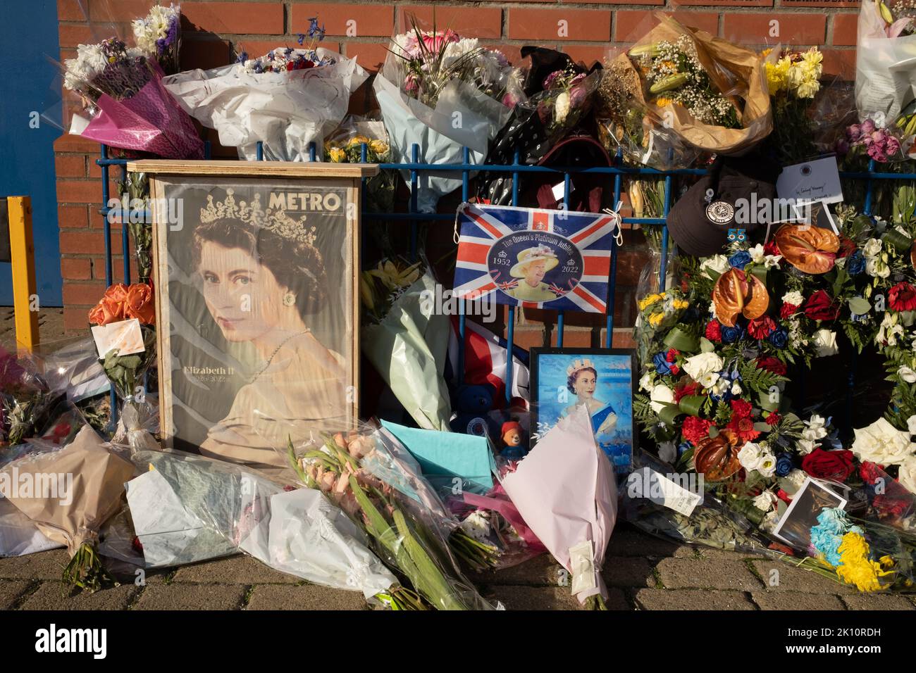 Glasgow, Écosse, le 14 septembre 2022 fleurs, images et drapeaux en ...