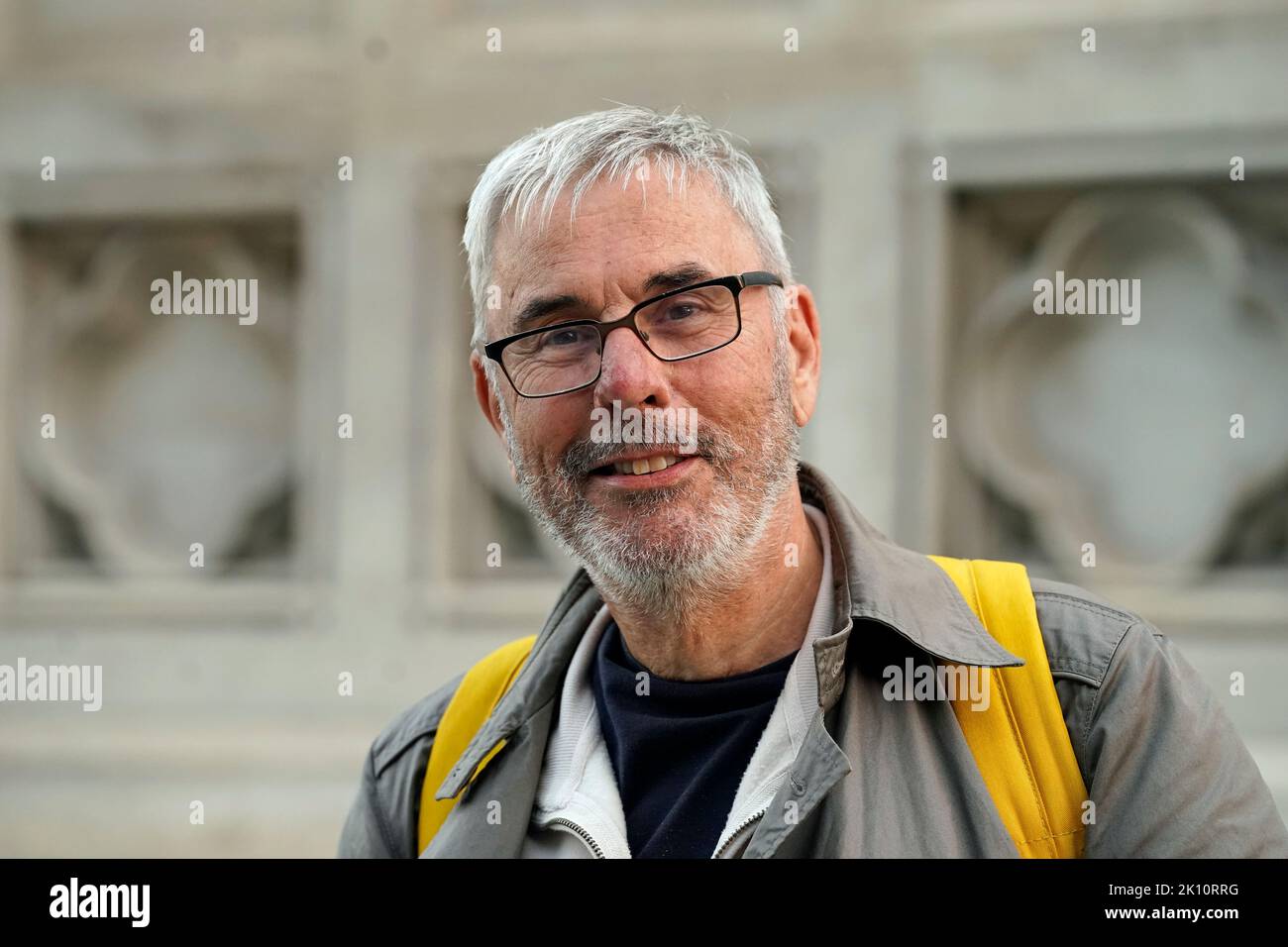 Roger Bennett devant le Westminster Hall, Londres, après avoir vu le ...