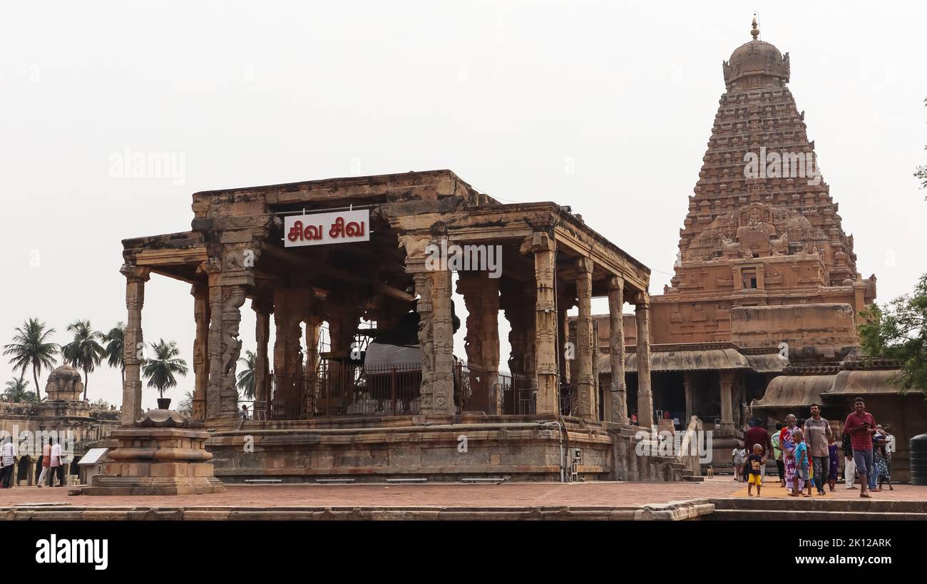 Le beau temple de Brihadeshwara, temple de la dynastie Chola, dédié à ...
