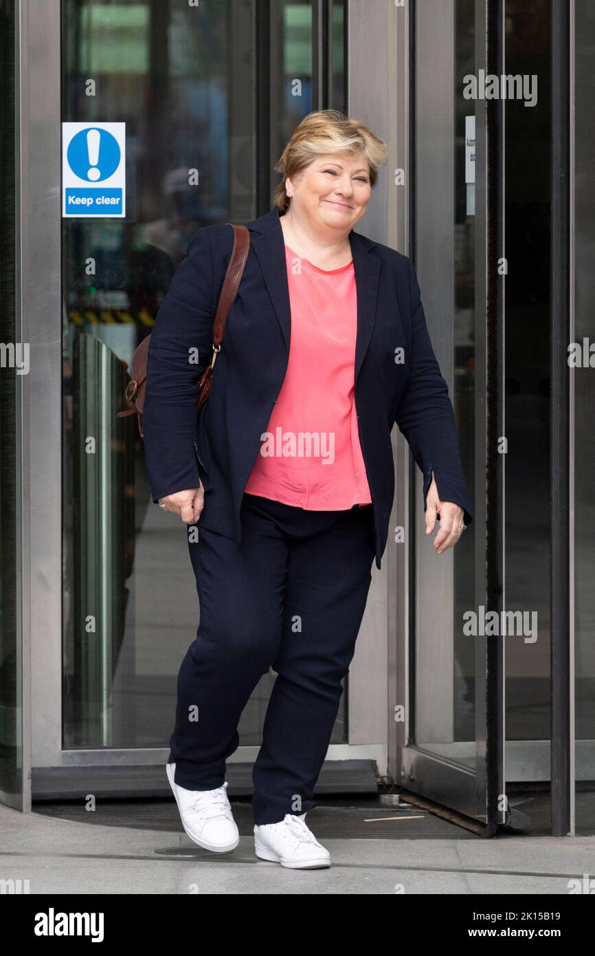 Nouveau salon politique phare de la BBC dimanche avec les airs de Laura ...