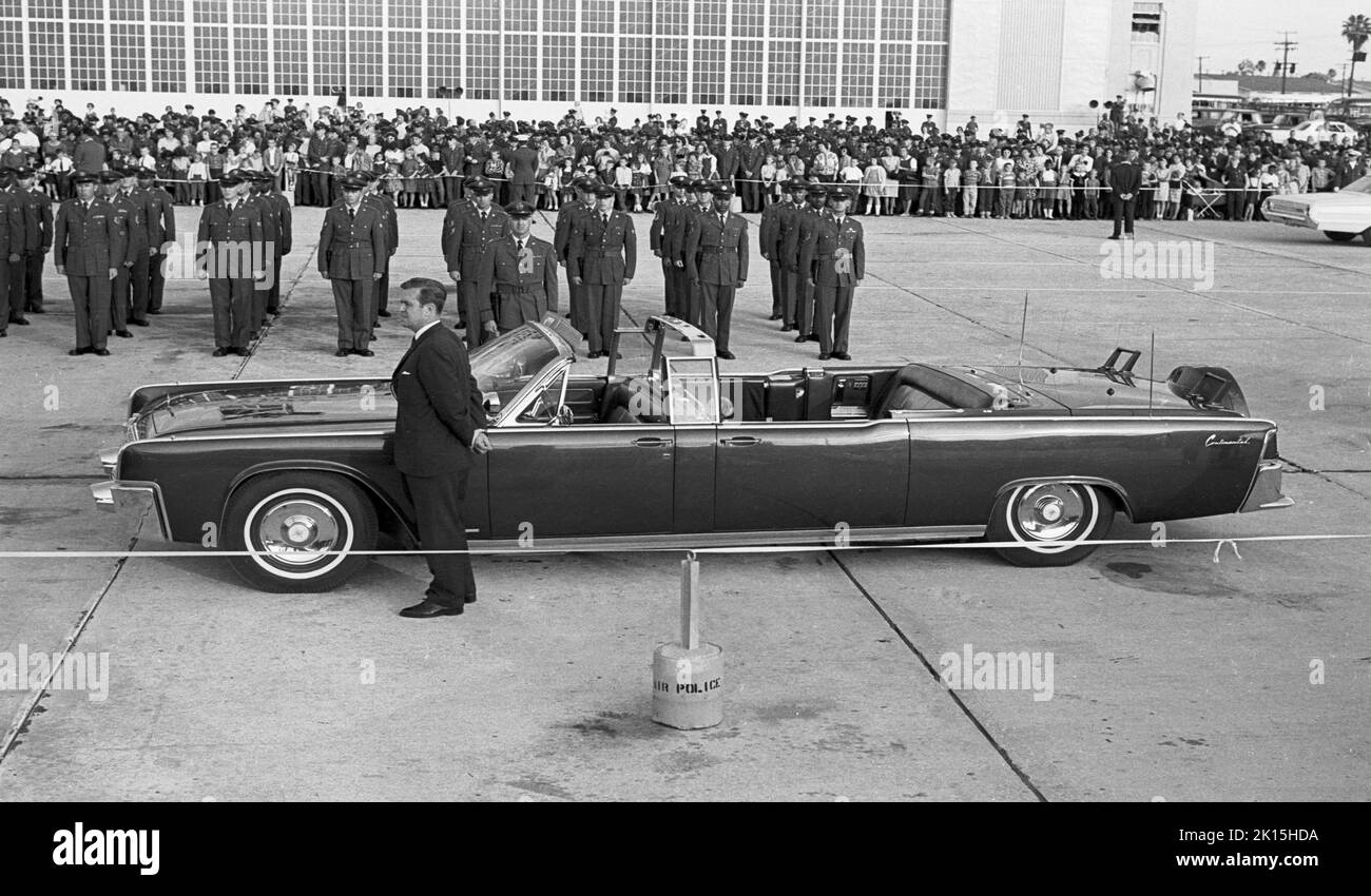 John F. Kennedy a photographié sur la base aérienne de MacDill à Tampa ...