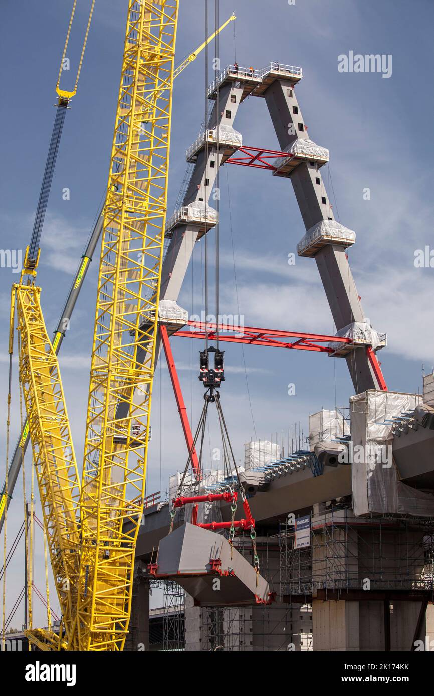 Chantier du nouveau pont du Rhin de l'Autobahn A1 entre Cologne et ...