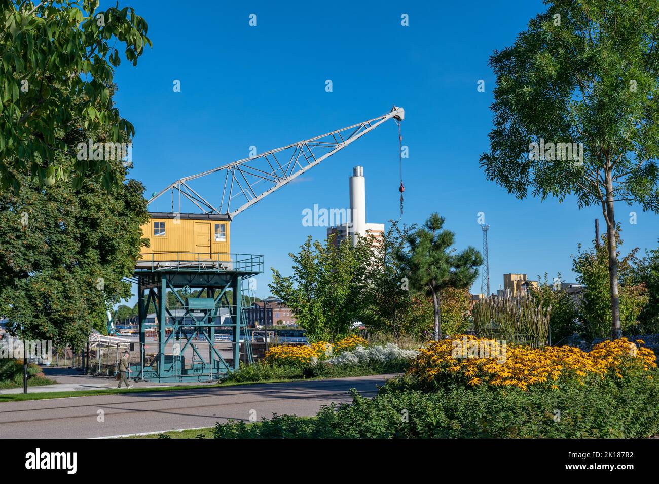 Port de Norrköping avec une ancienne grue rénovée. La zone industrielle ...