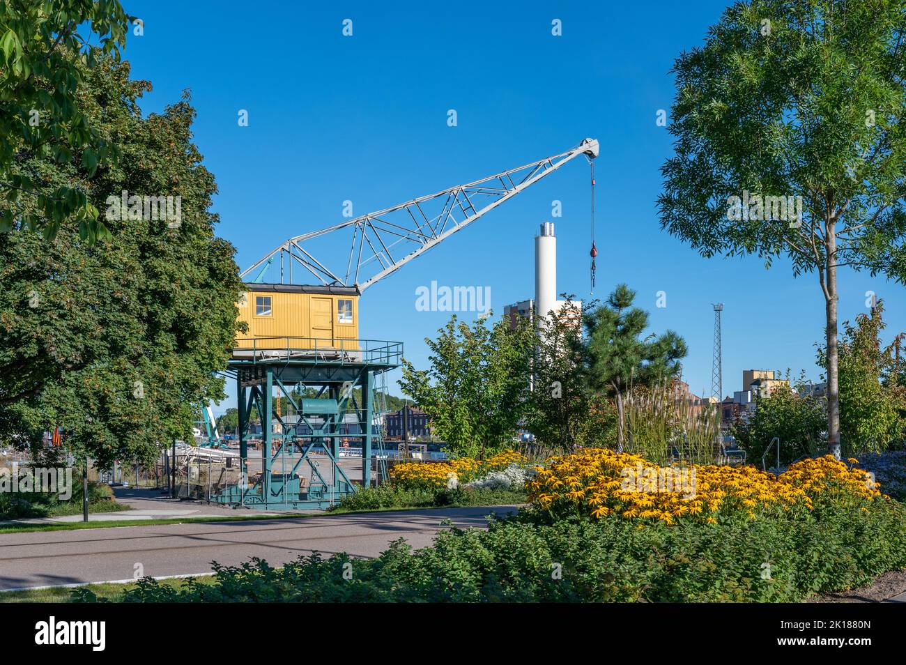 Port de Norrköping avec une ancienne grue rénovée. La zone industrielle ...