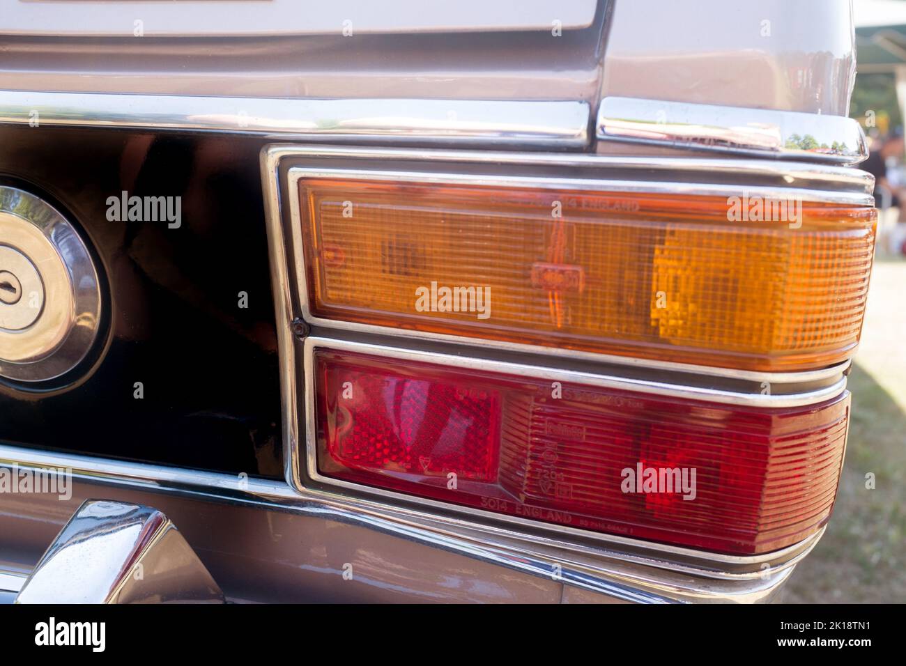 Feux de stop sur une voiture américaine classique brillante et polie ...