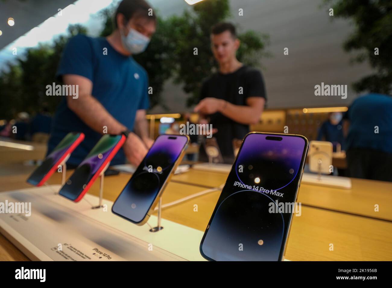 Iphone 14 pro max Banque de photographies et d’images à haute résolution - Alamy