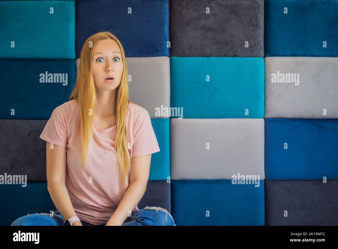 Des émotions différentes. Heureux, triste, surpris et heureux. Concept ...