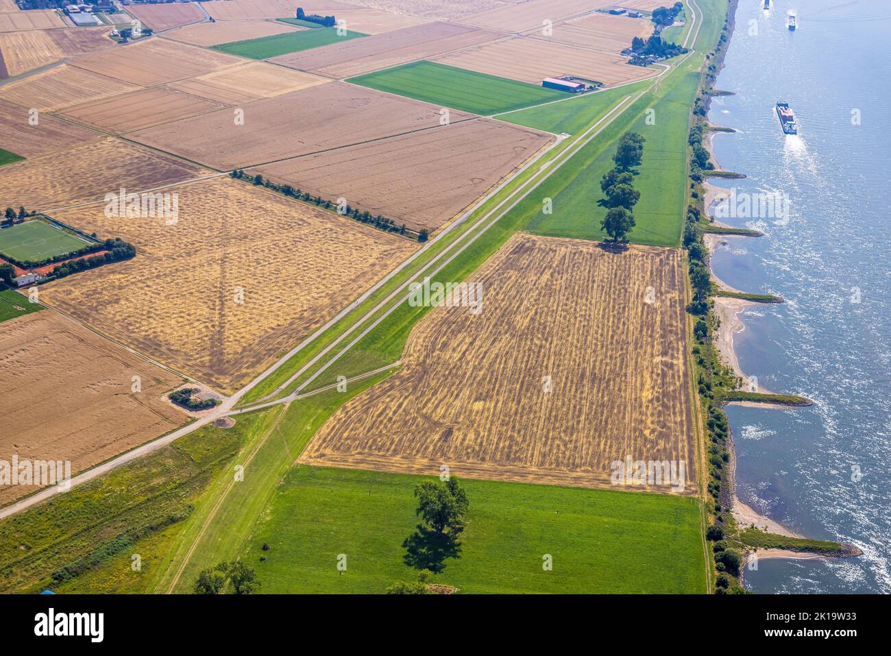 Prairies et champs avec rive du rhin Banque de photographies et d ...