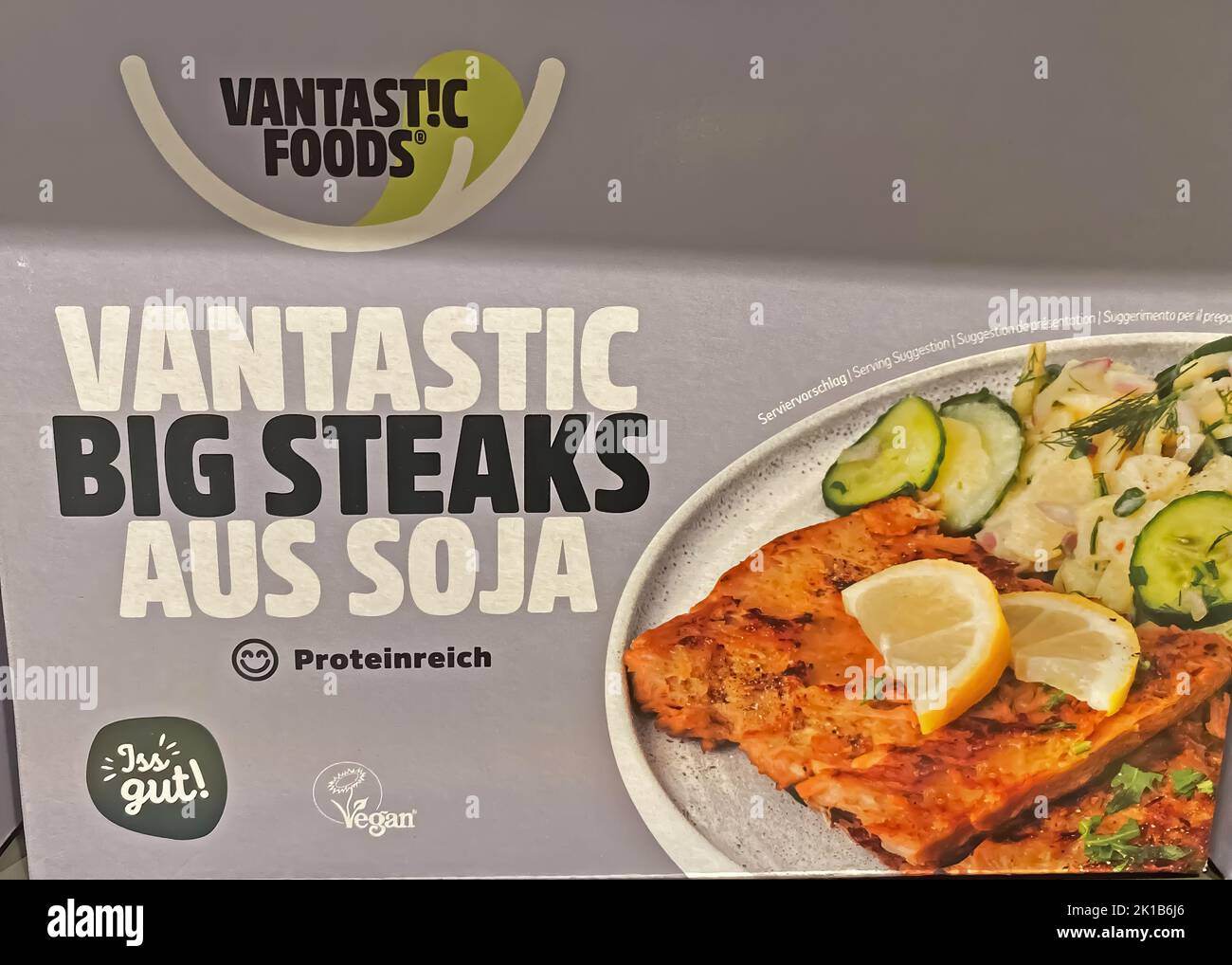 Viersen, Allemagne - 9 juin. 2022: Gros plan du paquet Vantastic aliments viandes bosoja bio ...