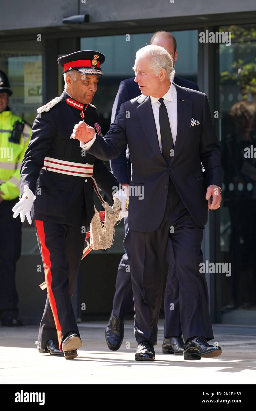 Le roi Charles III et sir Kenneth Olisa, lieutenant-lieutenant du Grand ...