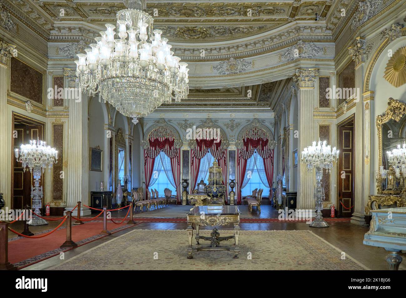 Dolmabahce sarayi interior Banque de photographies et d’images à haute ...