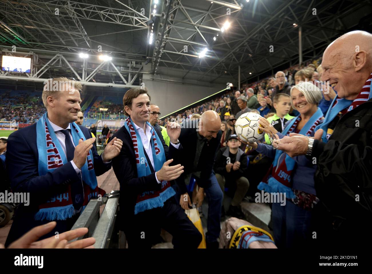 ARNHEM - Pascal van Wijk et Coley Parry avec les vétérans aéroportés ...