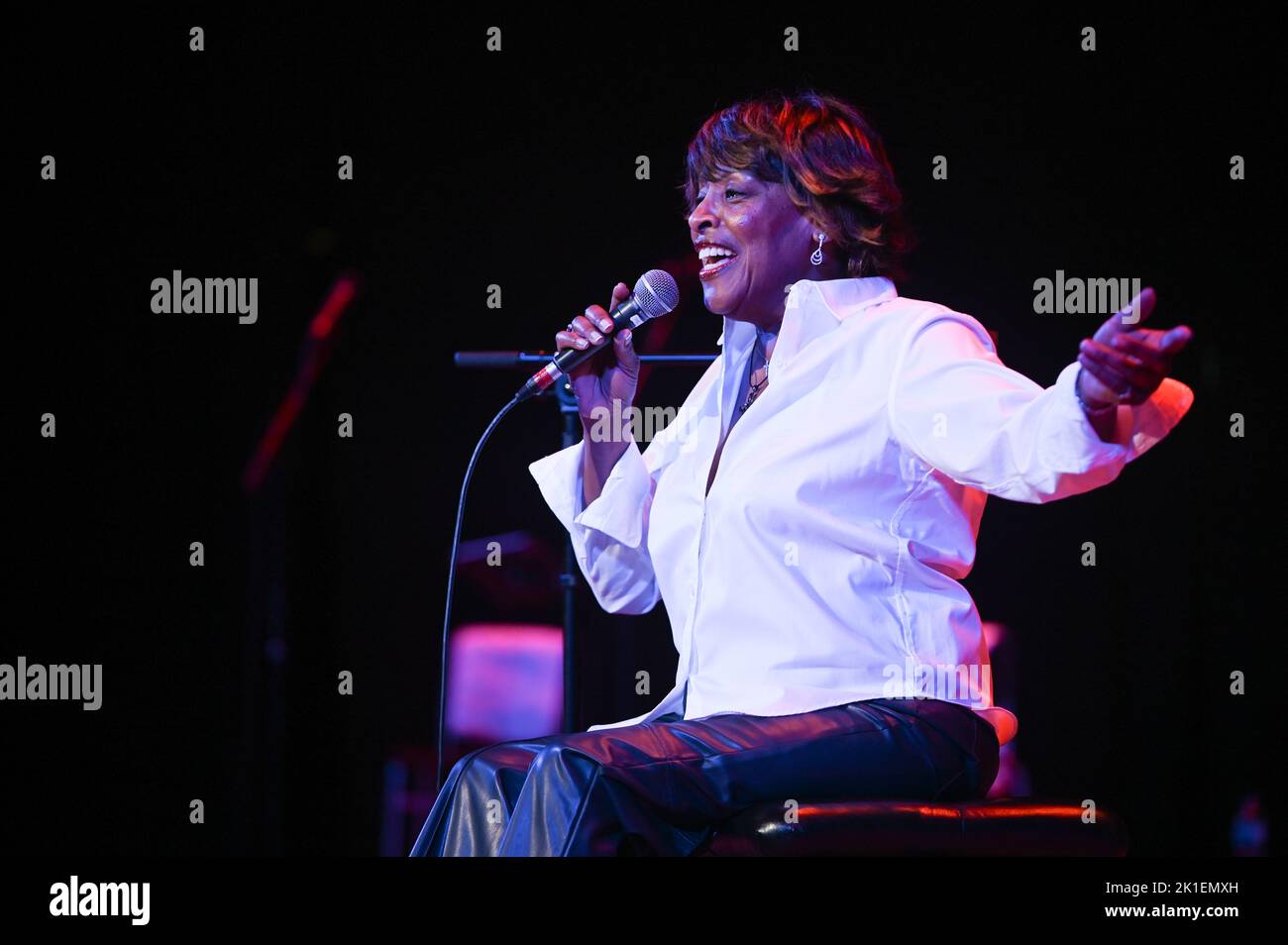 Gwen Dickey en train de jouer sur le circuit des géants de l'âme à l ...