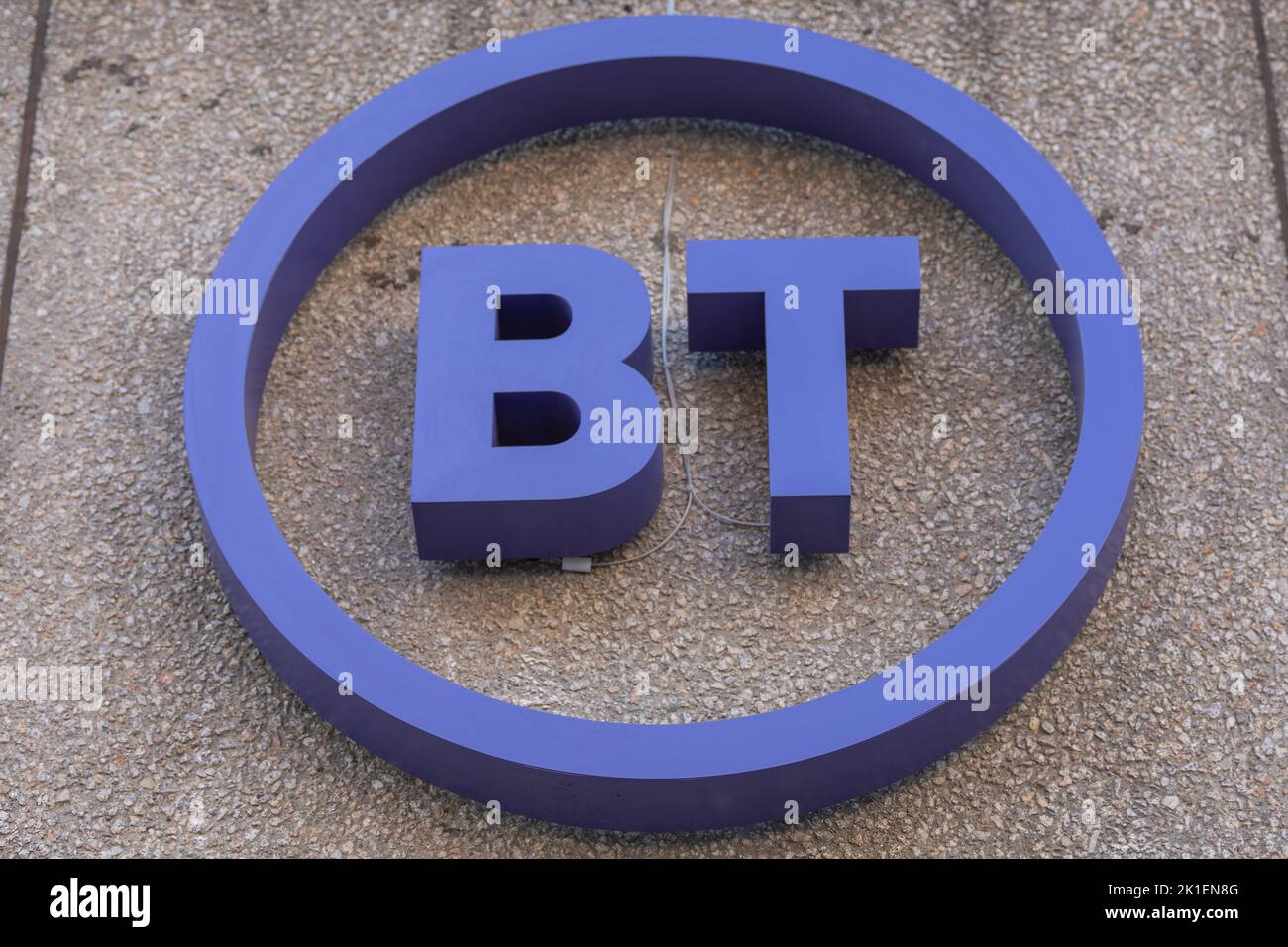 Logo bt dans un cercle violet Banque de photographies et d’images à ...