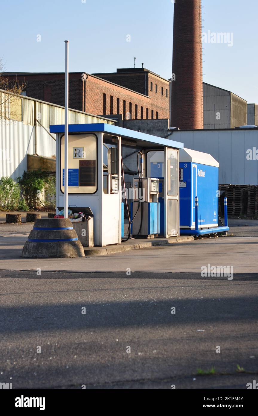 Aral petrol pump Banque de photographies et d’images à haute résolution ...