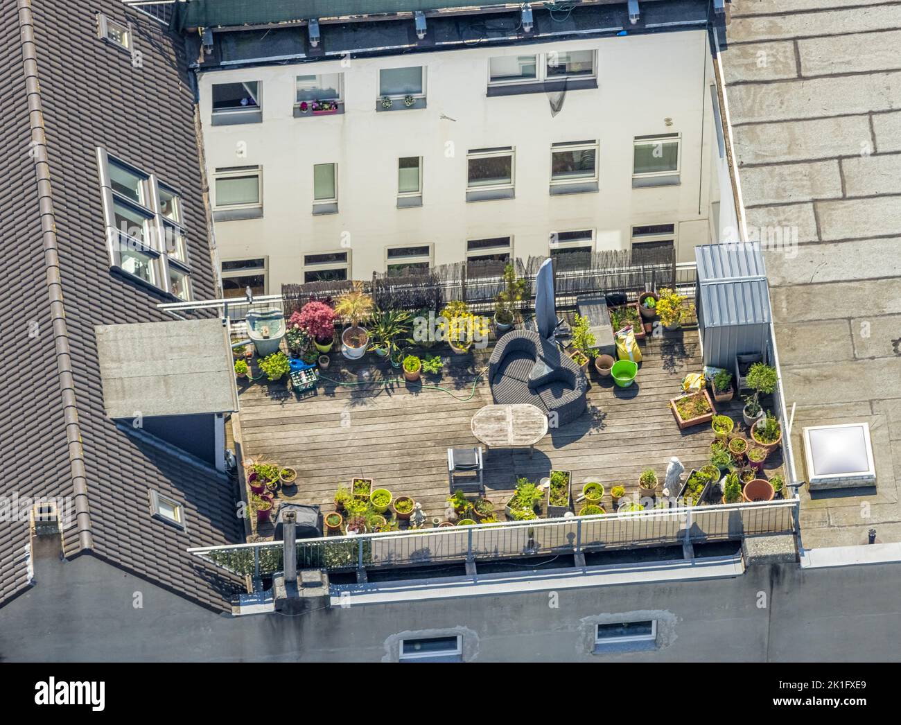 Vue aérienne, refroidissement sur les toits de Bochum, immeuble ...