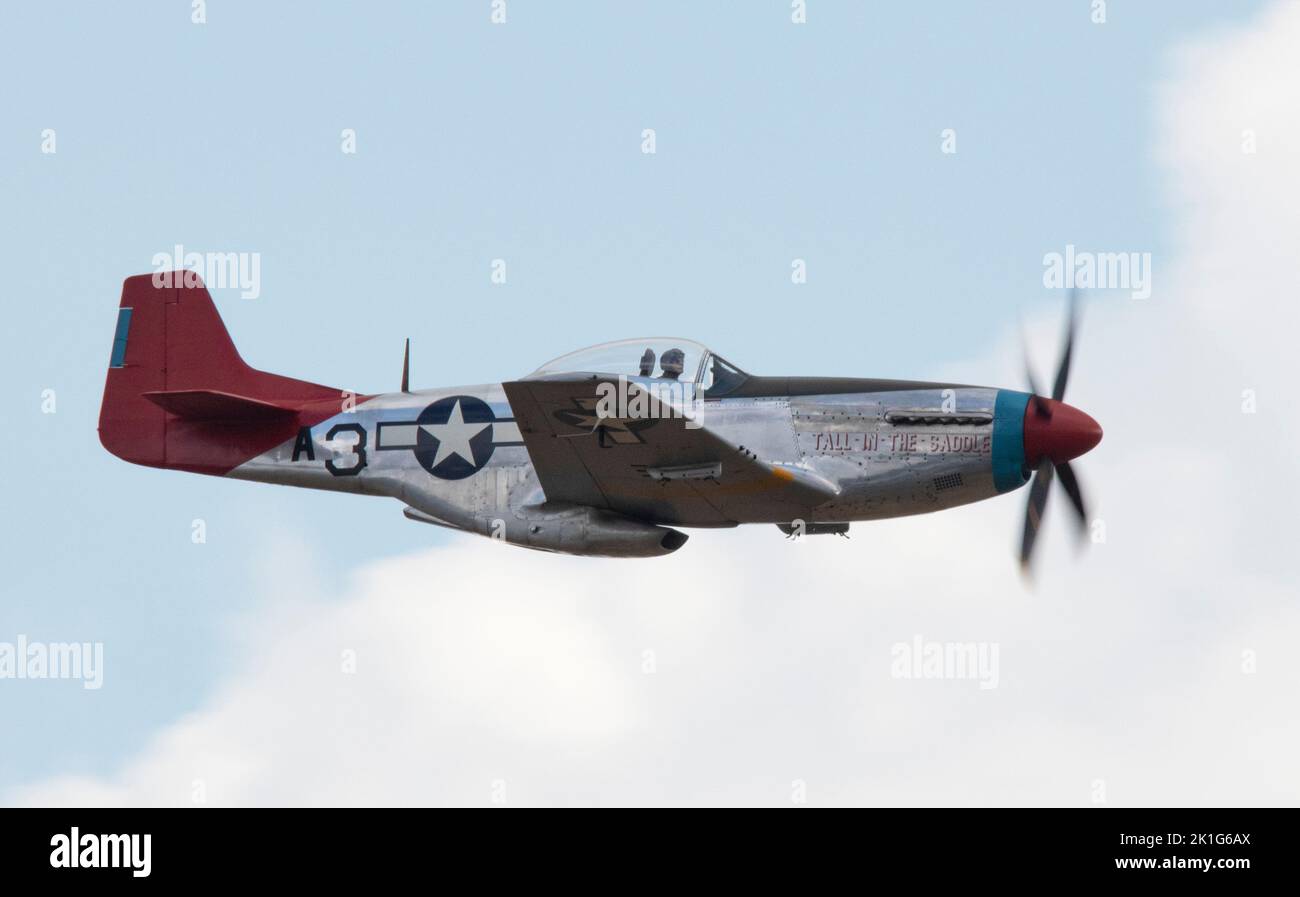 P-51D Mustang 'Tall in the Saddle' (G-SIJJ) présentant son exposition ...