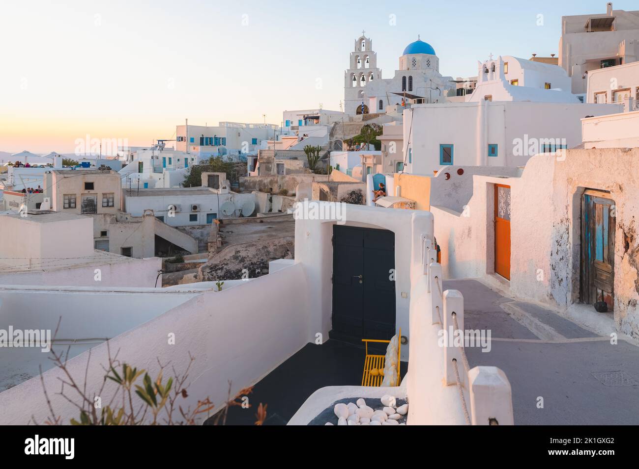 Pyrgos, Grèce - 12 septembre 2022: Une ruelle étroite de la vieille ...