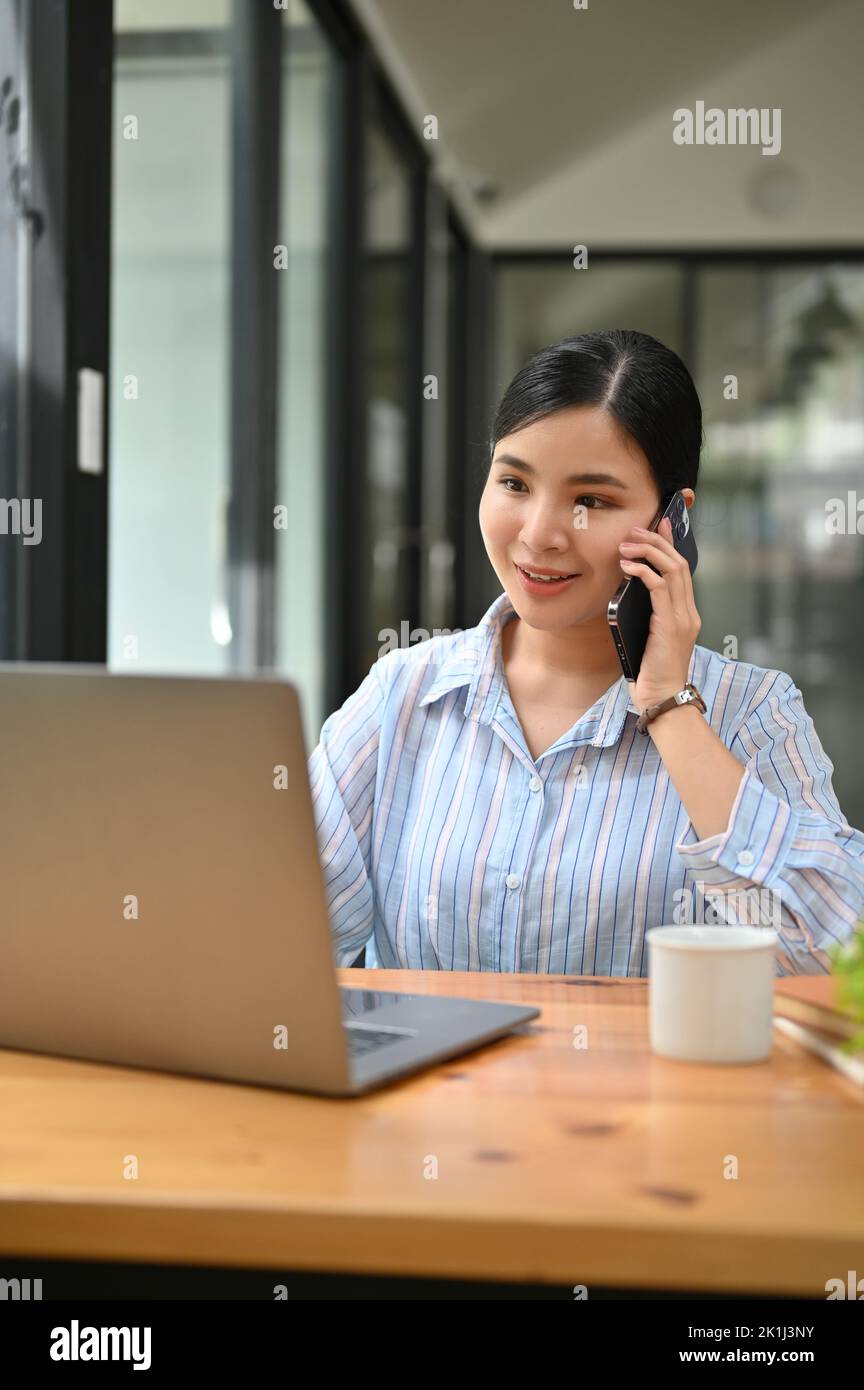 Portrait, femme d'affaires ou assistante asiatique du millénaire ...