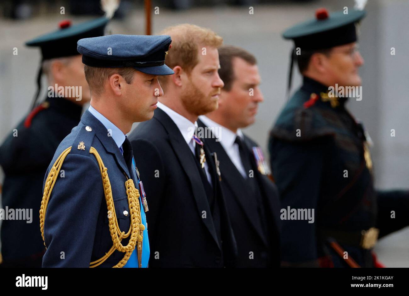 Le prince de Galles, le duc de Sussex et Peter Phillips arrivent pour ...