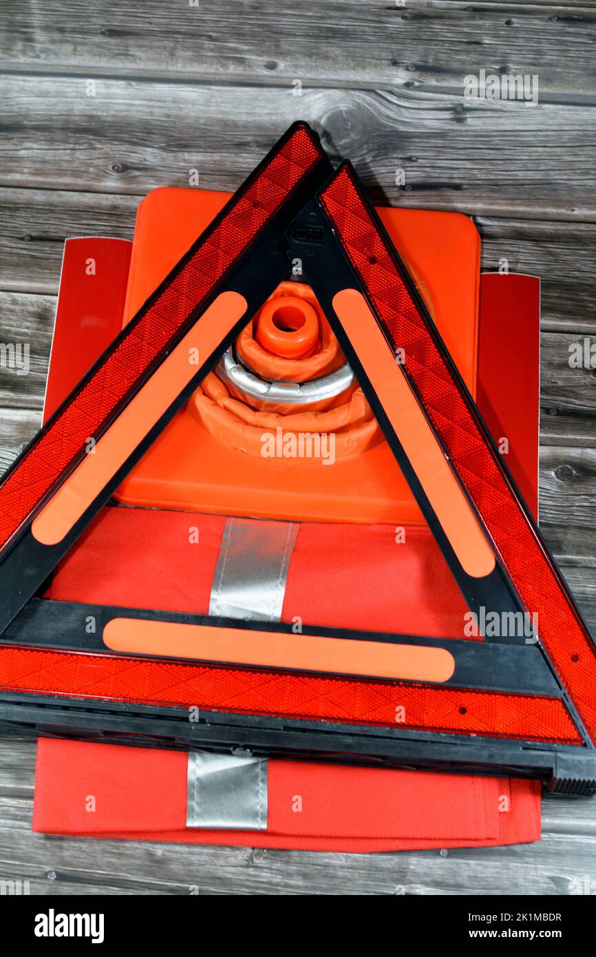 Mesures de sécurité automobile d'avertissement triangle d'avertissement ...