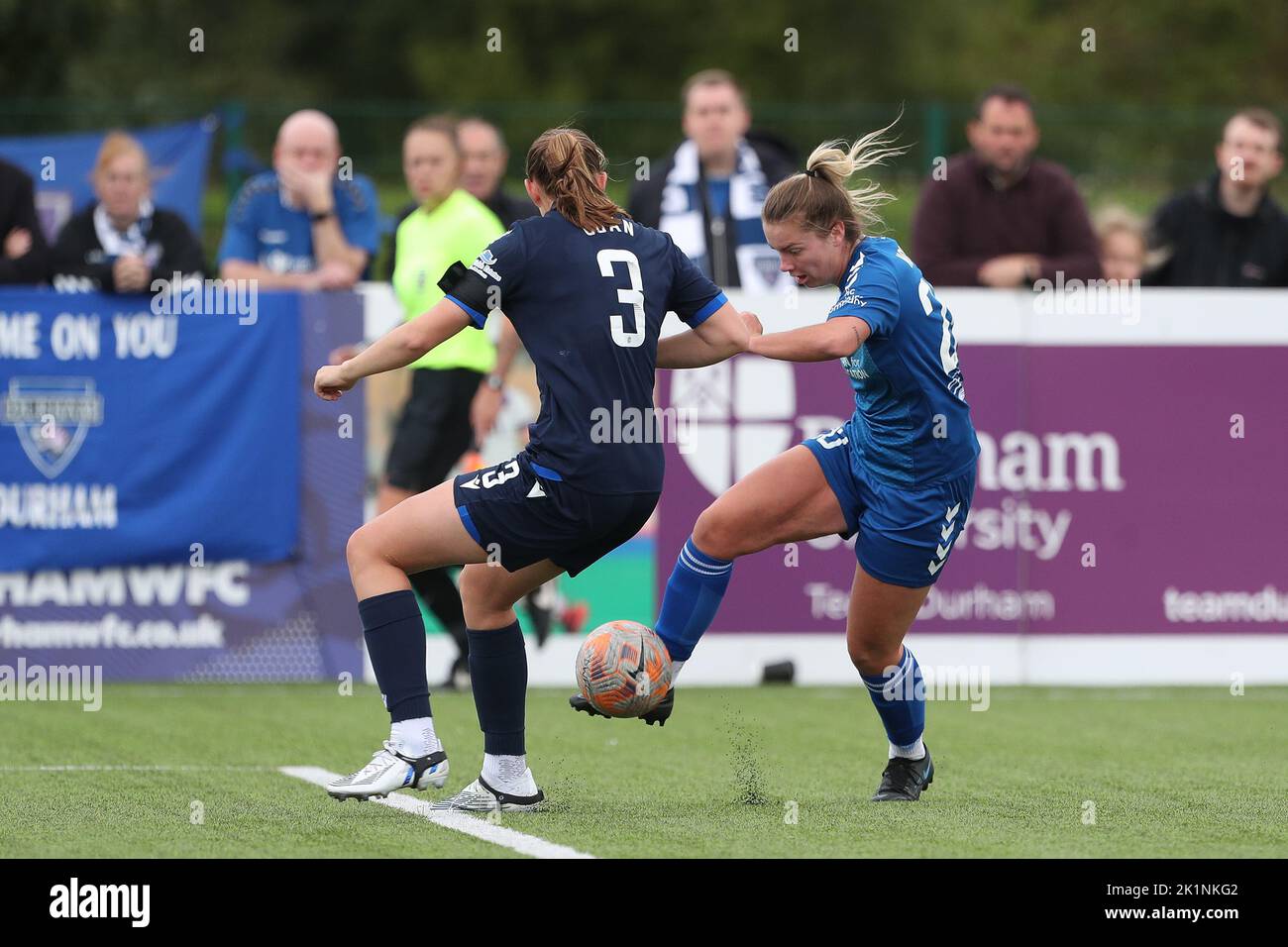 SAOIRSE NOONAN de Durham Women en en action avec HANNAH COAN de ...
