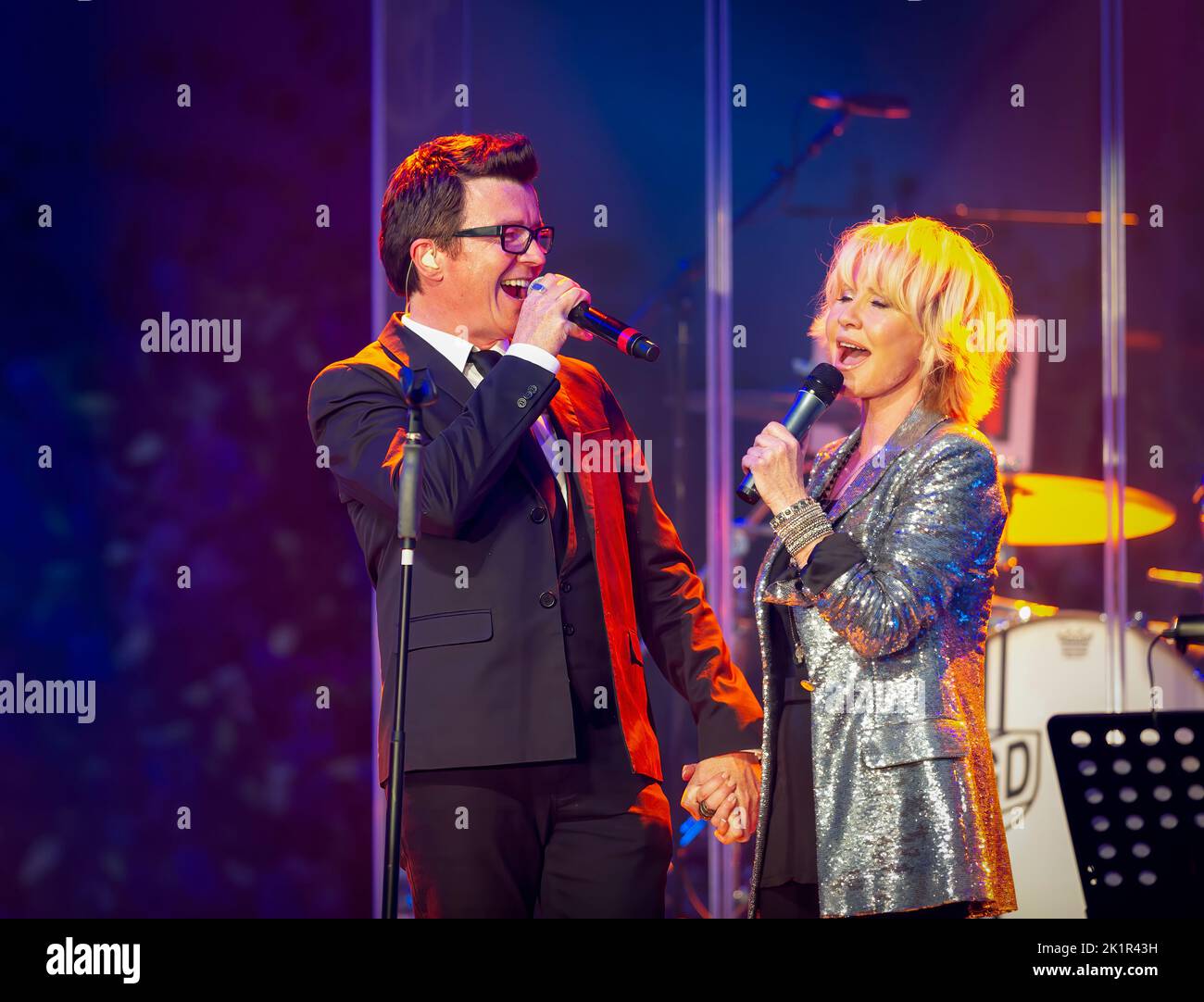 Les chanteurs Rick Astley et Lulu se produisent en direct au Llangollen ...