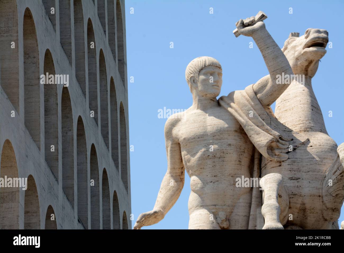 Le Palazzo della Civiltà Italiana se trouve à Rome, dans le quartier de ...