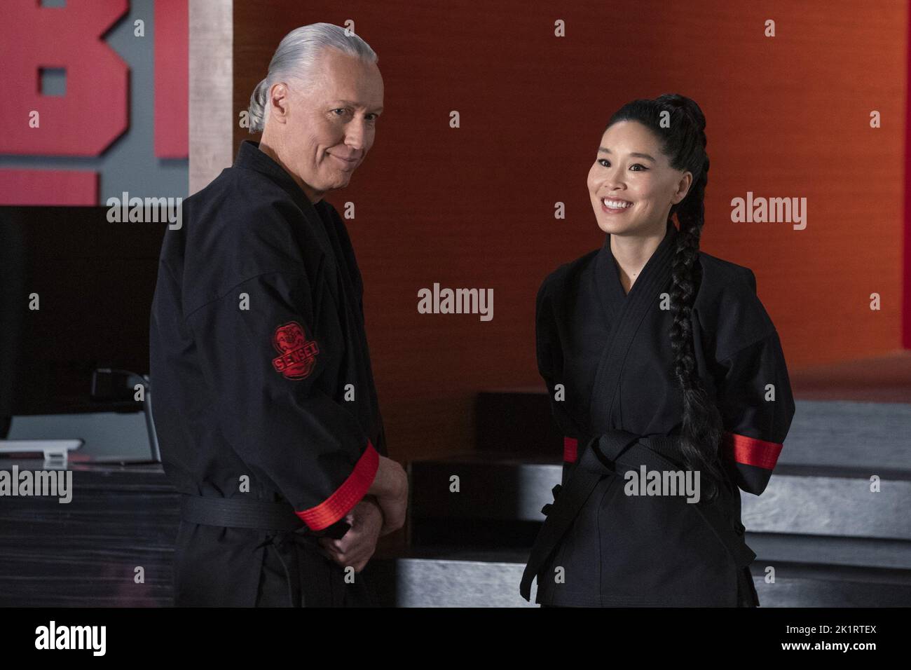 COBRA KAI, de gauche à droite : Thomas Ian Griffith, Alicia Hannah-Kim, (saison 5, diffusée le 9 ...