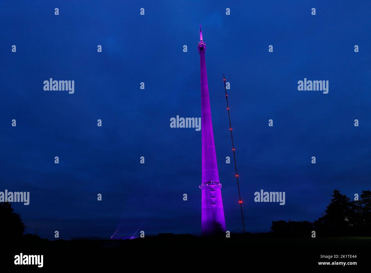 La plus grande structure autonome du Royaume-Uni, Arqiva Tower, a été ...