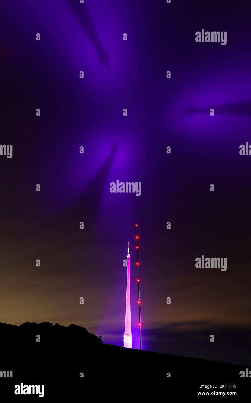 La plus grande structure autonome du Royaume-Uni, Arqiva Tower, a été ...